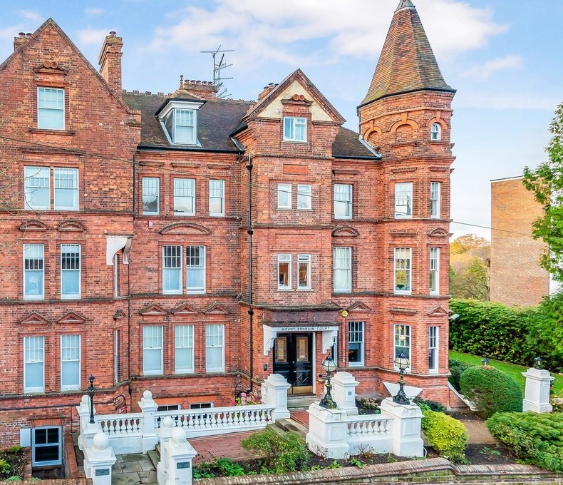 2 bedroom Flat for sale in Molyneux Park Road, Tunbridge Wells ...